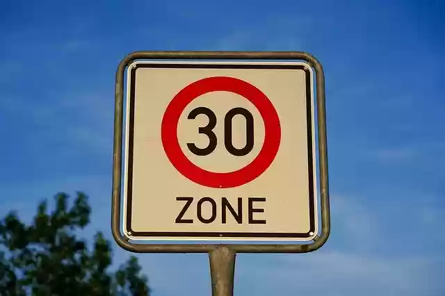 Shield Street Sign Zone 30 by OffiDocs for office